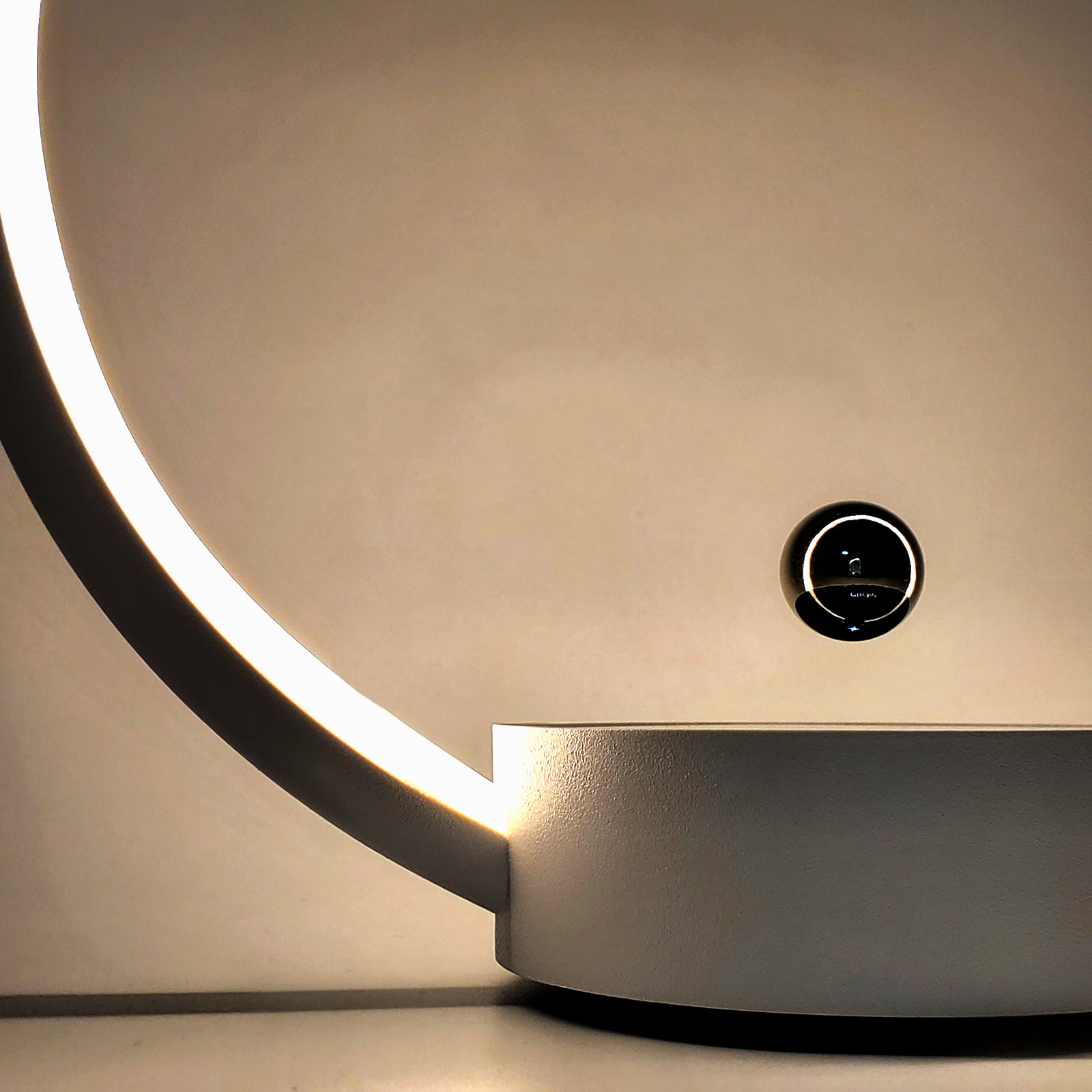 HCNT Circlo Floating Table Lamp – HCNT Levitation